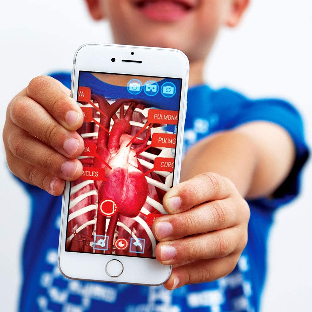 Virtuali-Tee Curiscope: VR T-shirt of the human body